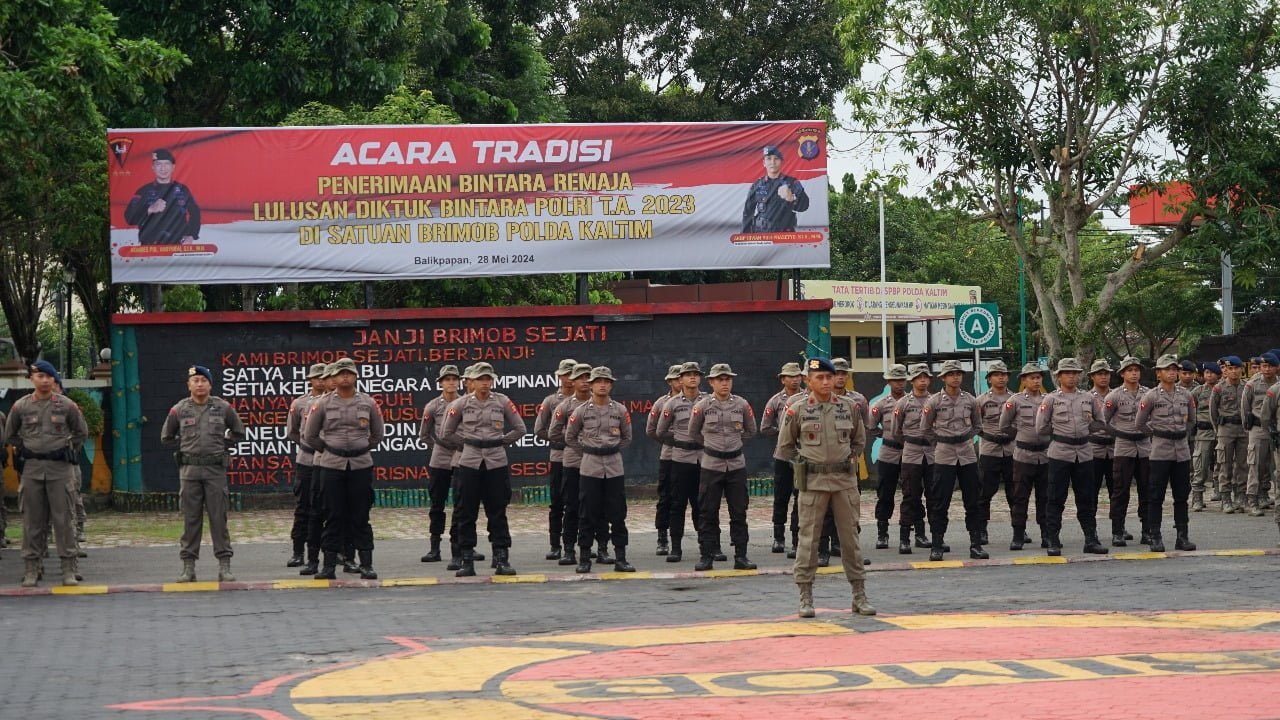 Satbrimob Polda Kaltim Gelar Acara Tradisi Penerimaan 26 Bintara Remaja, Dansat Brimob Tekankan ...